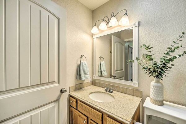 Cozy Canyon Lake Abode < 1 Mi To Boat Ramp! - Canyon Lake, TX
