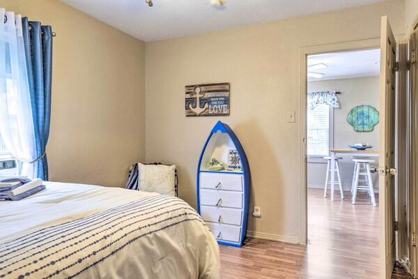 Fire Pit & Grill: Fishing Cottage In Aransas Pass! - Aransas Pass, TX