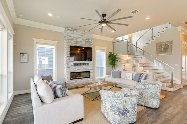Walk To Beach: Modern Galveston Home W/ Balconies! - Galveston