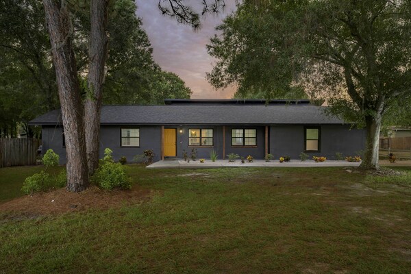 All-encompassing Retreat W/ Pool & Game Room! - Tampa, FL