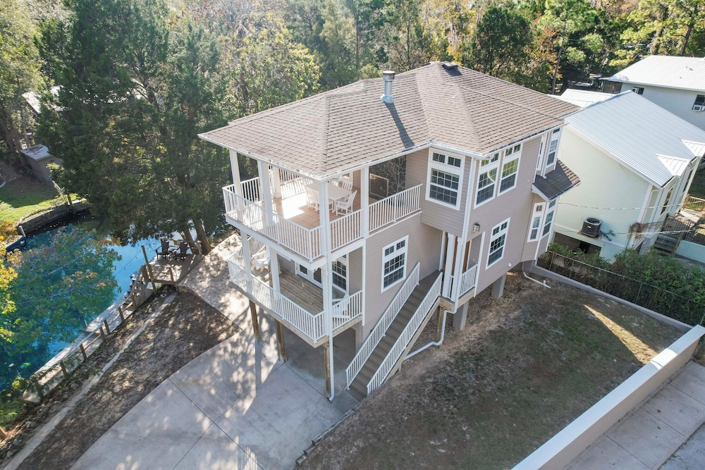 Tropical Canalfront Escape With Decks & Dock! - Homosassa, FL