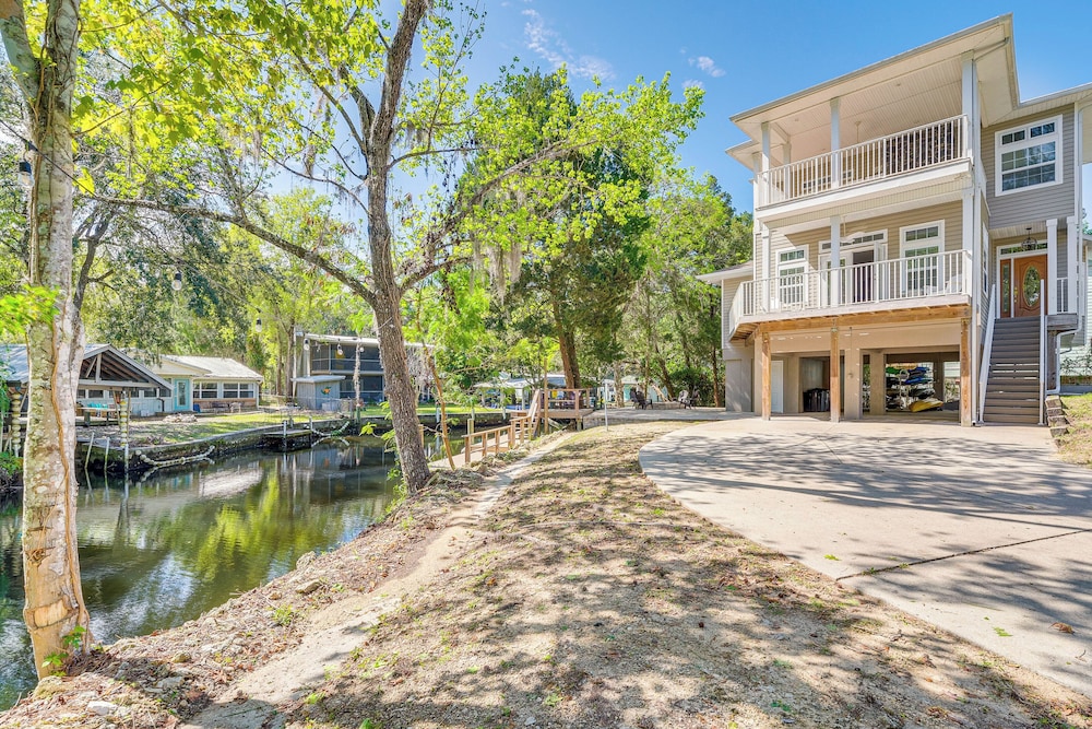Tropical Canalfront Escape With Decks & Dock! - Homosassa