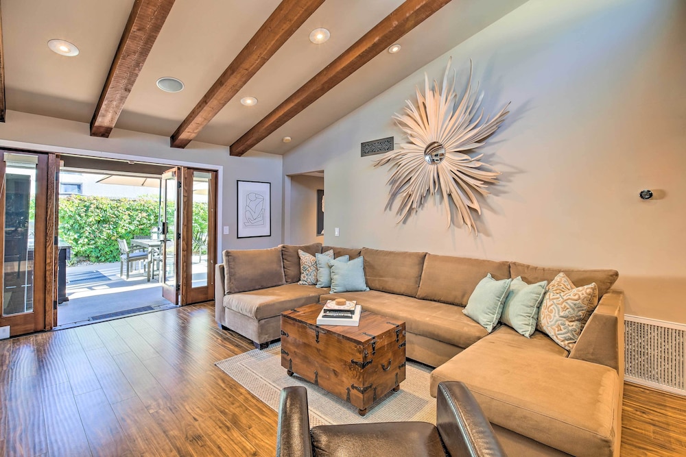 Dtwn Palm Springs Condo: Bbq, Pool, Fire Pit, Etc! - Palm Springs, CA