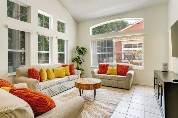Townhome In Berkeley Lake Resort, 9 Mi To Wdw! - Kissimmee, FL