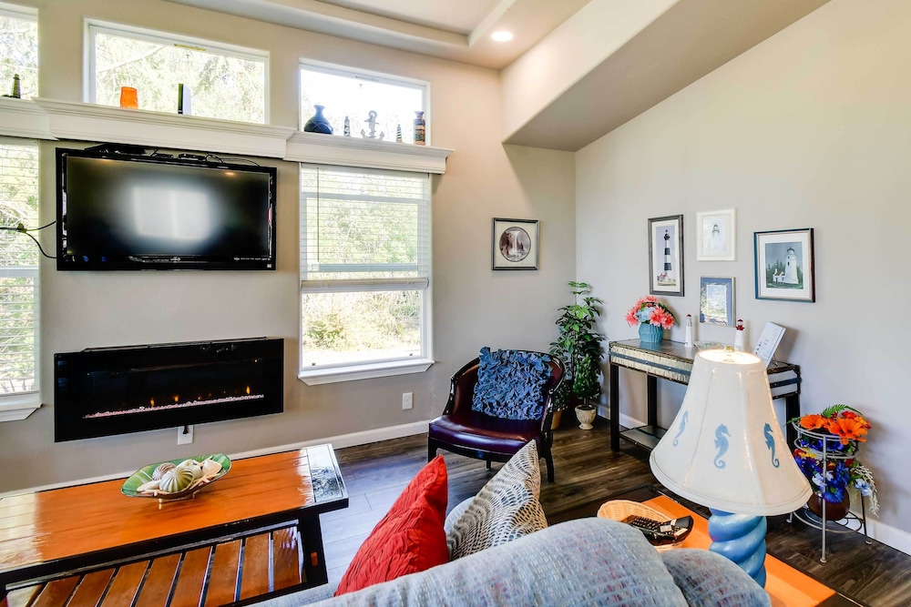 Ocean Shores Retreat W/ Porch & Canal Views! - Ocean Shores, WA