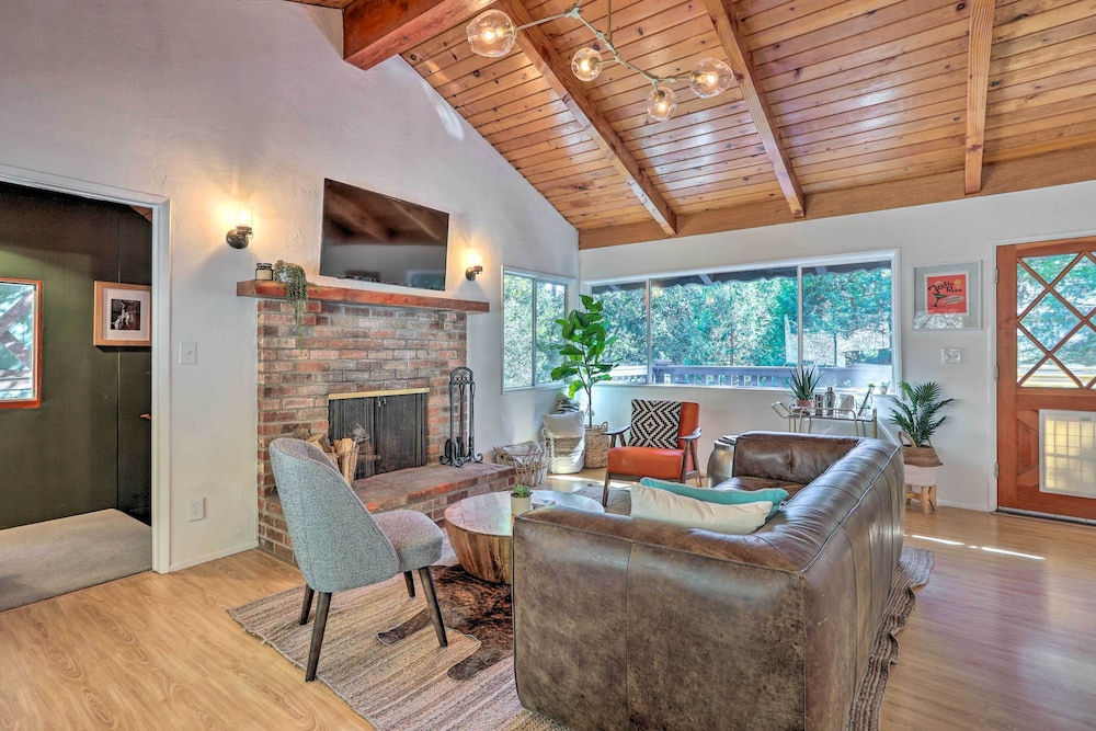 Modern & Unique Cabin With Deck By Lake Gregory! - Rialto, CA