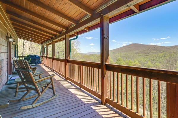 Family Cabin W/ Private Hot Tub & Views In Boone! - Boone, NC