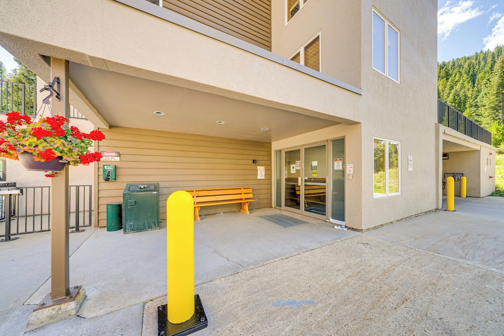 Chic Winter Park Studio W/ Community Hot Tub - Georgetown, CO