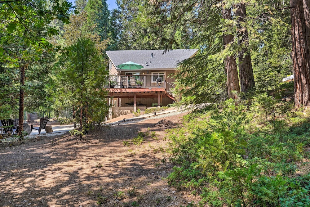 1 Mi To Jenkinson Lake: Apples Chalet W/ Deck - Pollock Pines