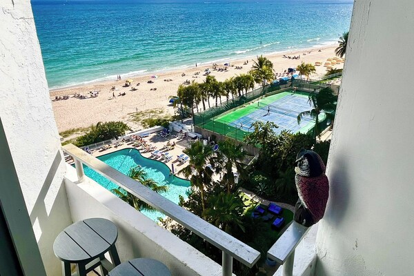 Oceanfront Luxury Renovated Resort Getaway! - Plantation, FL