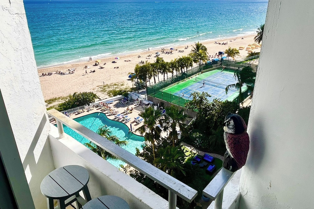 Oceanfront Luxury Renovated Resort Getaway! - Fort Lauderdale