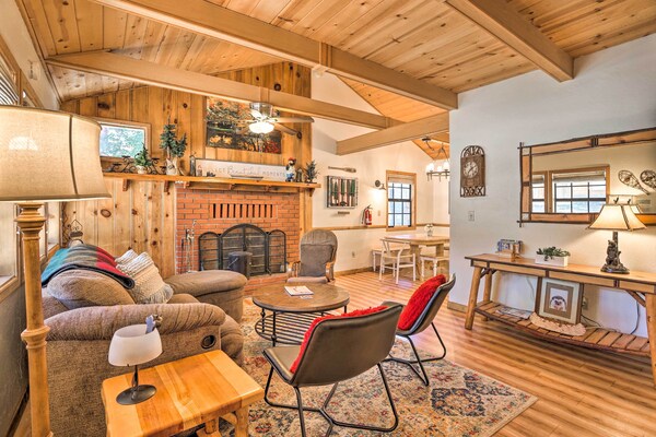 Hot Tub & Deck: Big Bear Gem Near Resorts! - Big Bear, CA