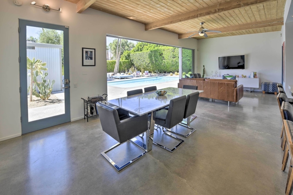 Palm Springs Home W/ Private Pool & Hot Tub! - Palm Springs, CA