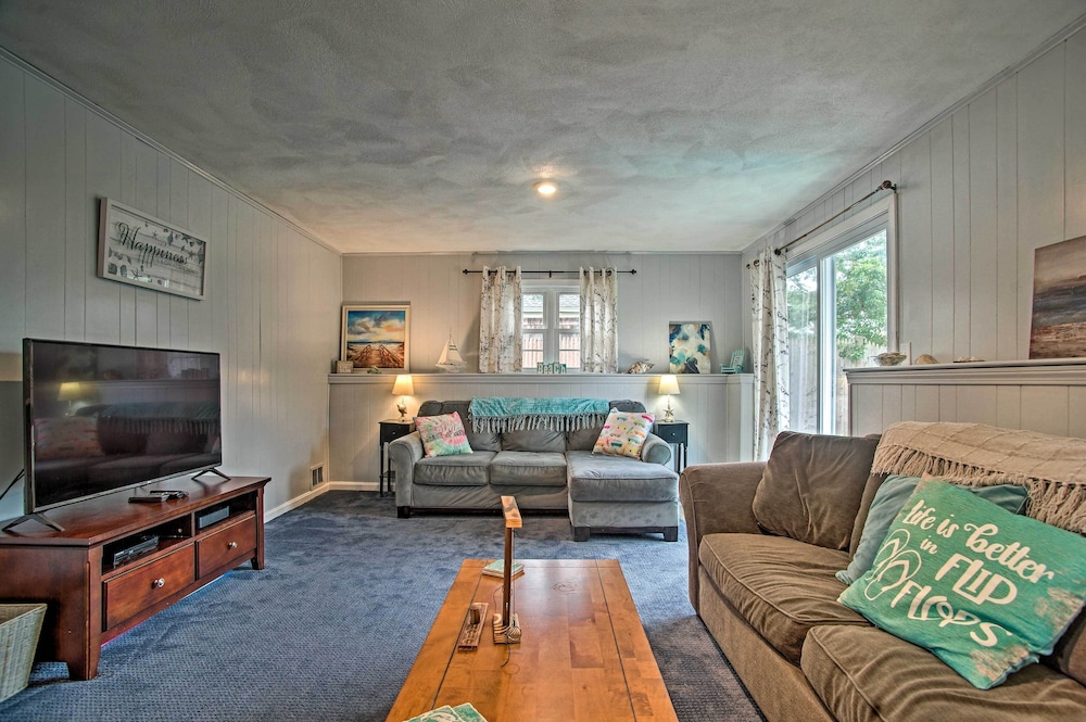 Walk To Beach: Quaint Dennis Home W/ Deck + Grill! - Dennis, MA