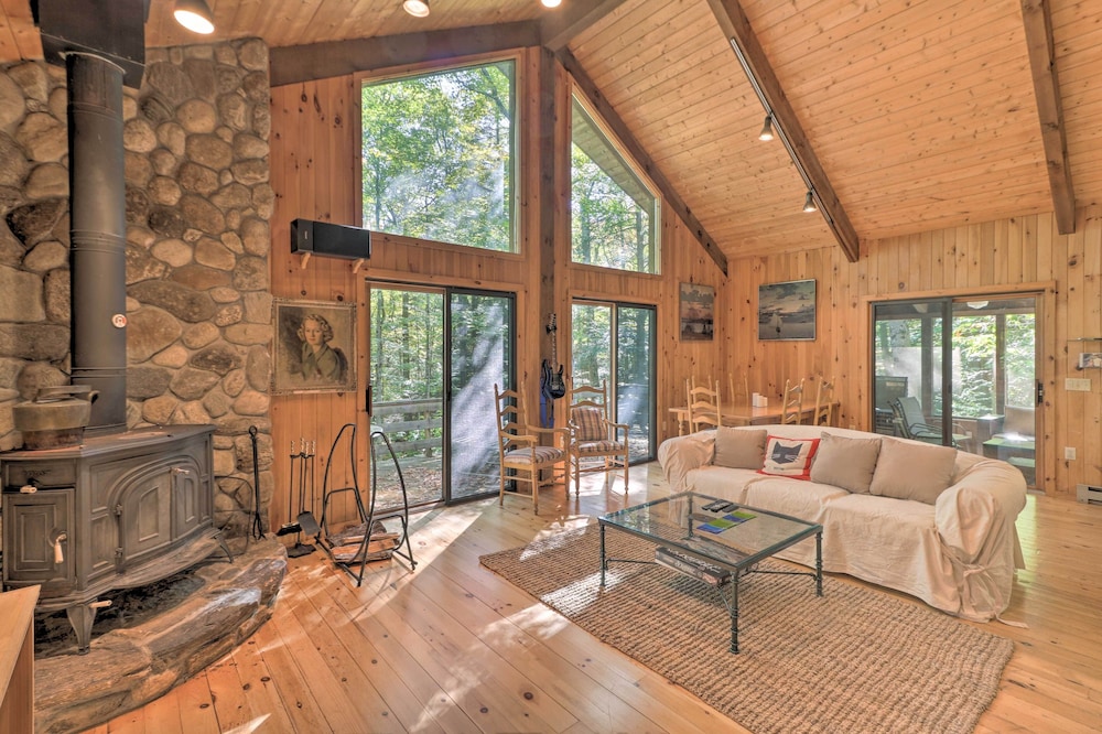 Cabin W/ 3 Acres, Tennis Courts: By 4 Ski Mtns - The Berkshires, MA