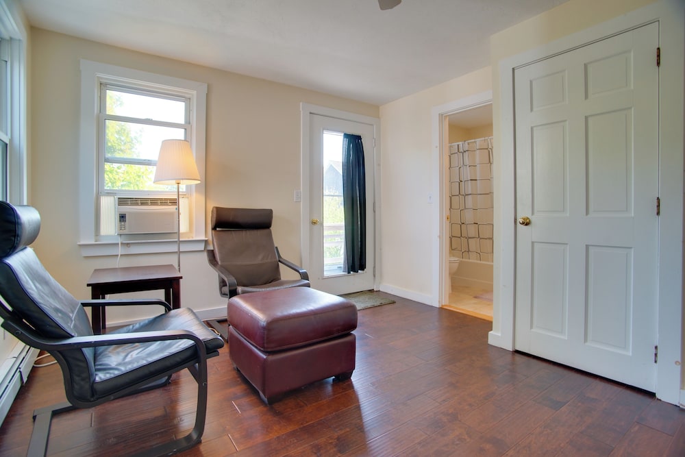 < 1 Mi To Beach: Family-friendly Falmouth Home! - Martha's Vineyard, MA