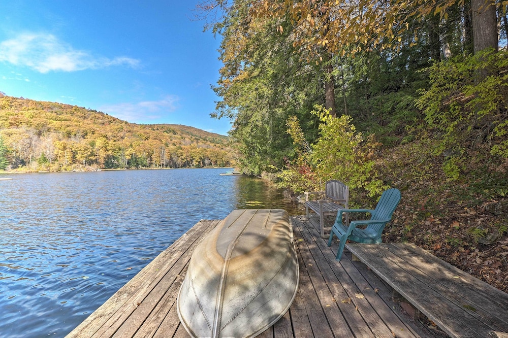 Lakefront Berkshires Retreat W/ Deck, Dock & Boat! - Great Barrington, MA