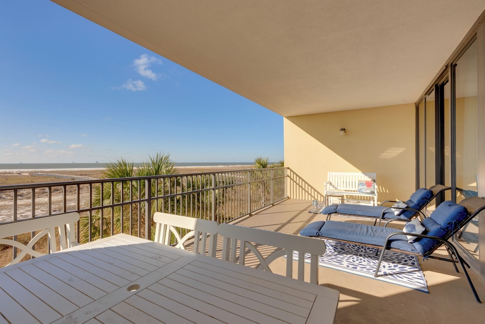 Private Beachwalk: Resort Condo In Dauphin Island - Alabama