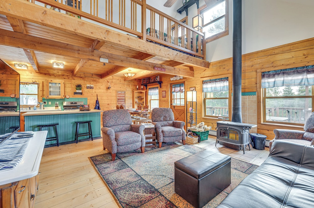 Deck, Fire Pit & Grill: Log Cabin In Black Hawk - Nederland, CO