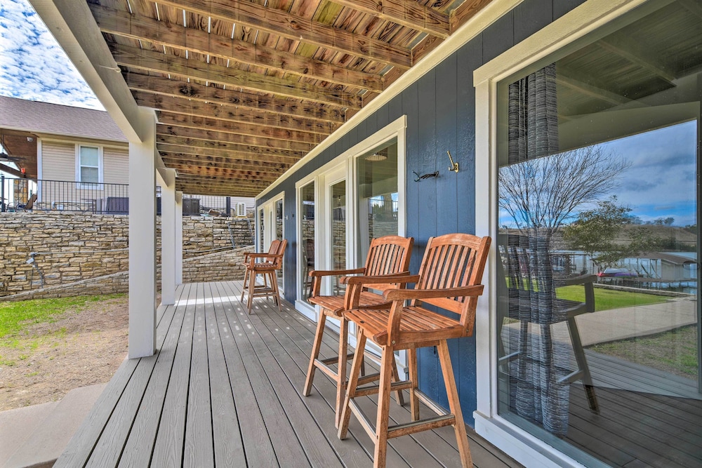 Lake Dayz Granbury Retreat W/ Private Dock! - Cleburne State Park, Cleburne