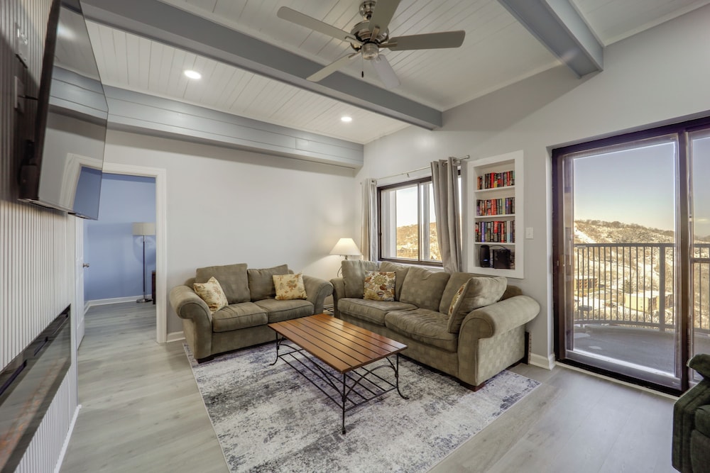 Resort Condo W/ Indoor Pool Near Sugar Mountain! - North Carolina