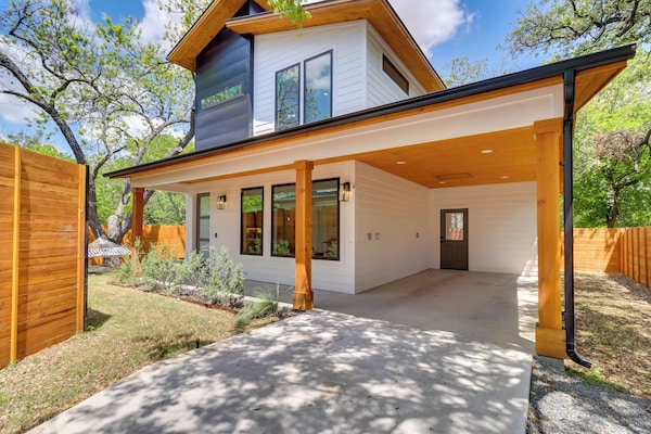 Chic Austin House W/ Spacious Backyard & Hammock - Austin, TX
