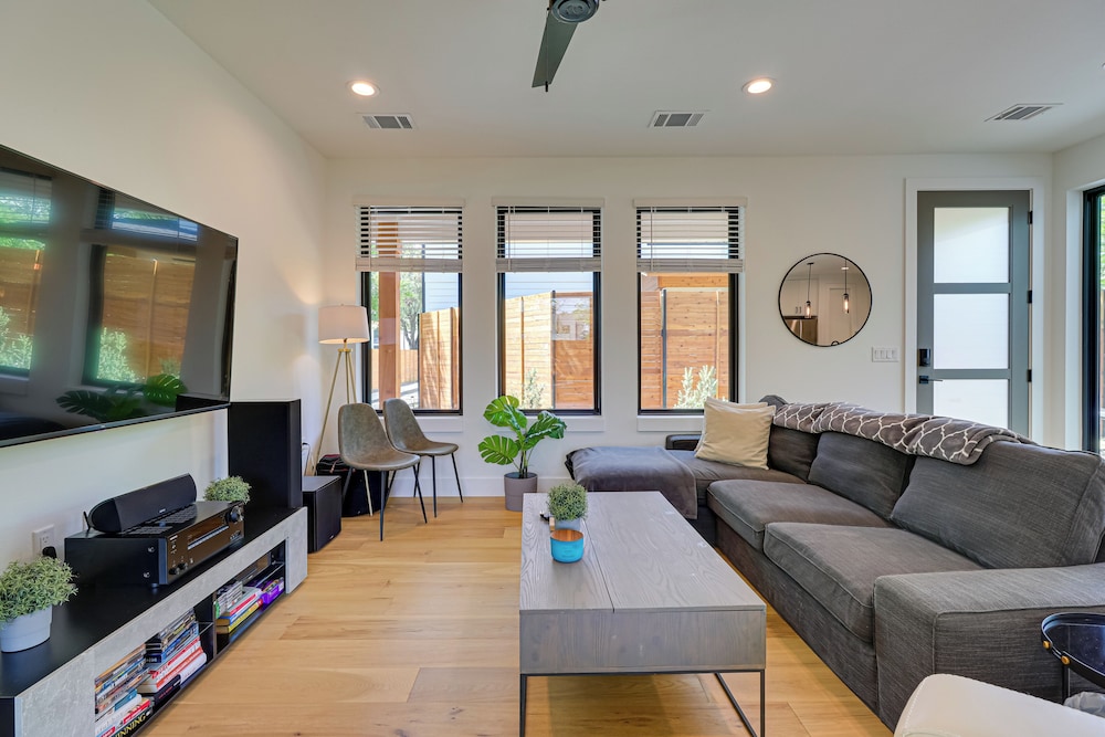 Chic Austin House W/ Spacious Backyard & Hammock - Austin, TX