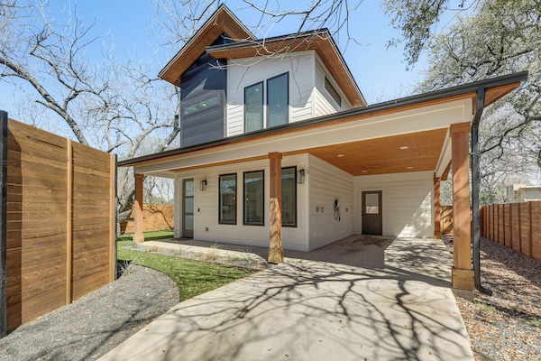 Chic Austin House W/ Spacious Backyard & Hammock - Austin, TX