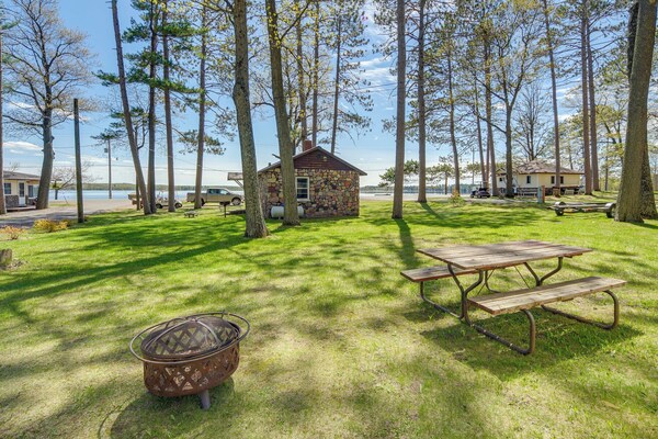 Rustic Cabin W/ Fire Pit, Steps To Sand Lake! - Wisconsin