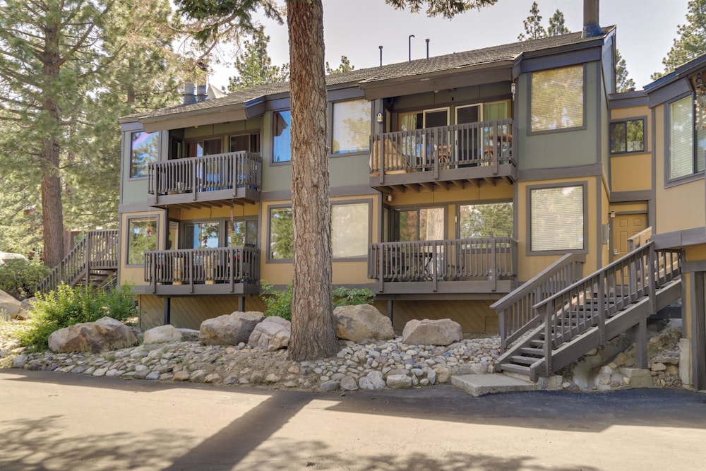 Mammoth Lakes Condo W/ Community Pool & Hot Tub! - Yosemite National Park, CA