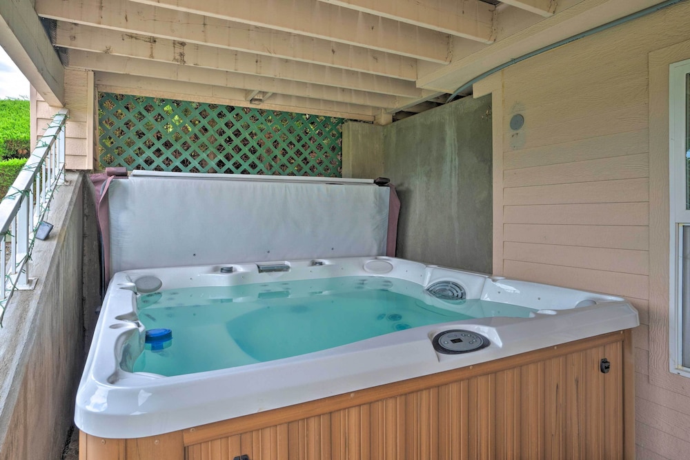 Manson Villa W/ Hot Tub ~ 1 Mi To Wineries! - Manson, WA