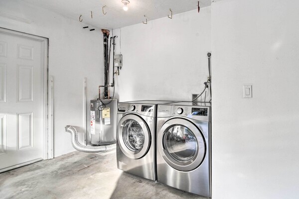 Beach House W/ Pool: 3 Mi To Anna Maria Island! - Anna Maria Island, FL