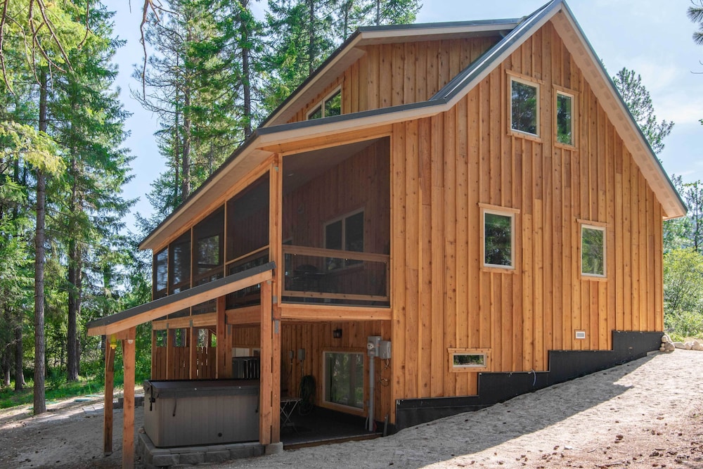 Modern Beaver Valley Cabin W/ Hot Tub & Games! - Lake Wenatchee State Park, Leavenworth