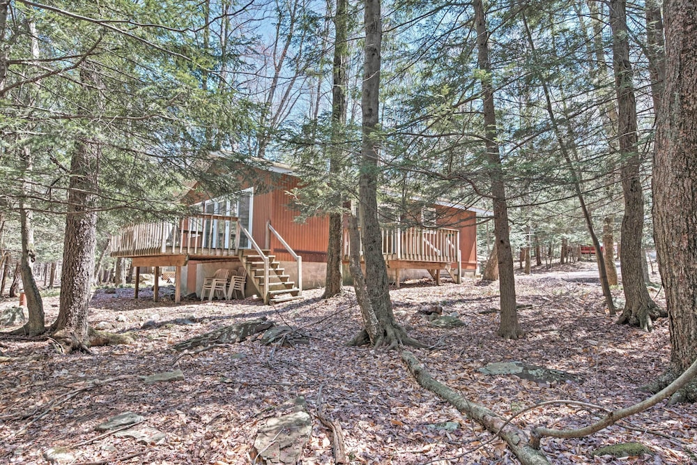 Creekside Arrowhead Lake House W/ Dock & Canoe! - Pocono Pines, PA