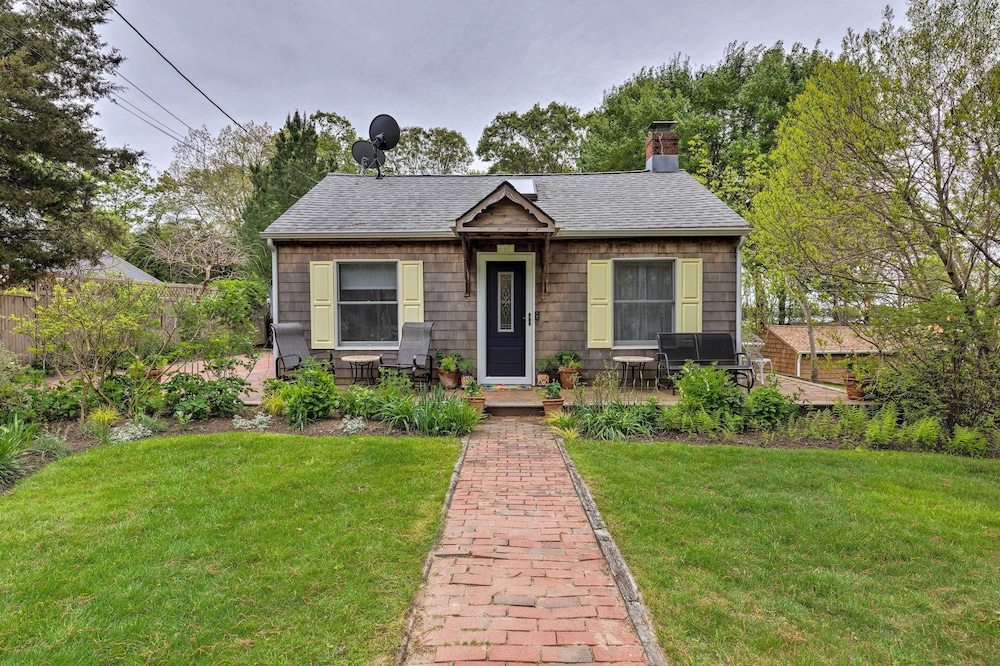 Cute East Hampton Cottage W/ Patio - Walk To Beach - East Hampton