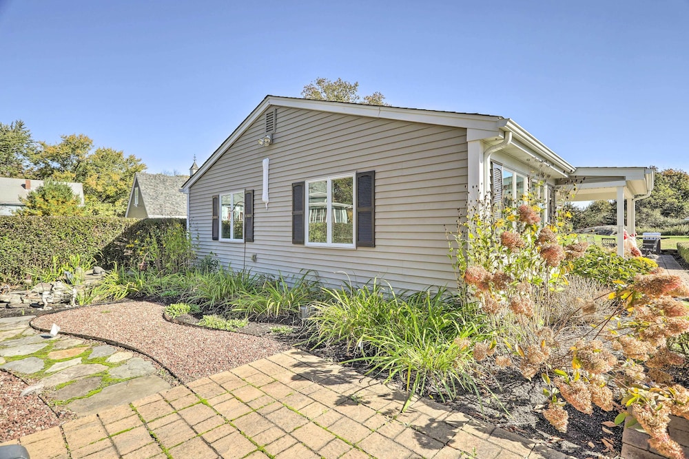 Tranquil Swansea Retreat W/ Fire Pit & Grill! - Rehoboth, MA