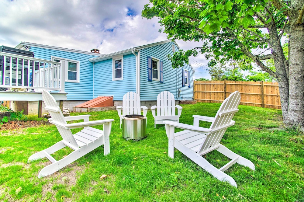 Pet-friendly Cape Cod Getaway < 1 Mi To Beach - Brewster, MA