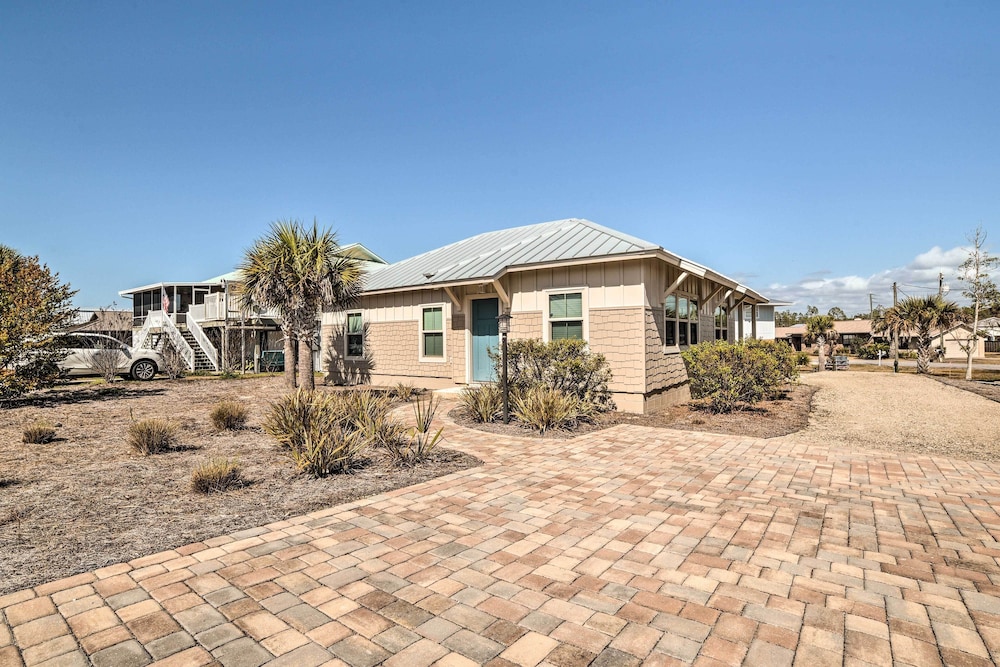 Mexico Beach Getaway W/ Patio - Steps To Beach! - Mexico Beach, FL