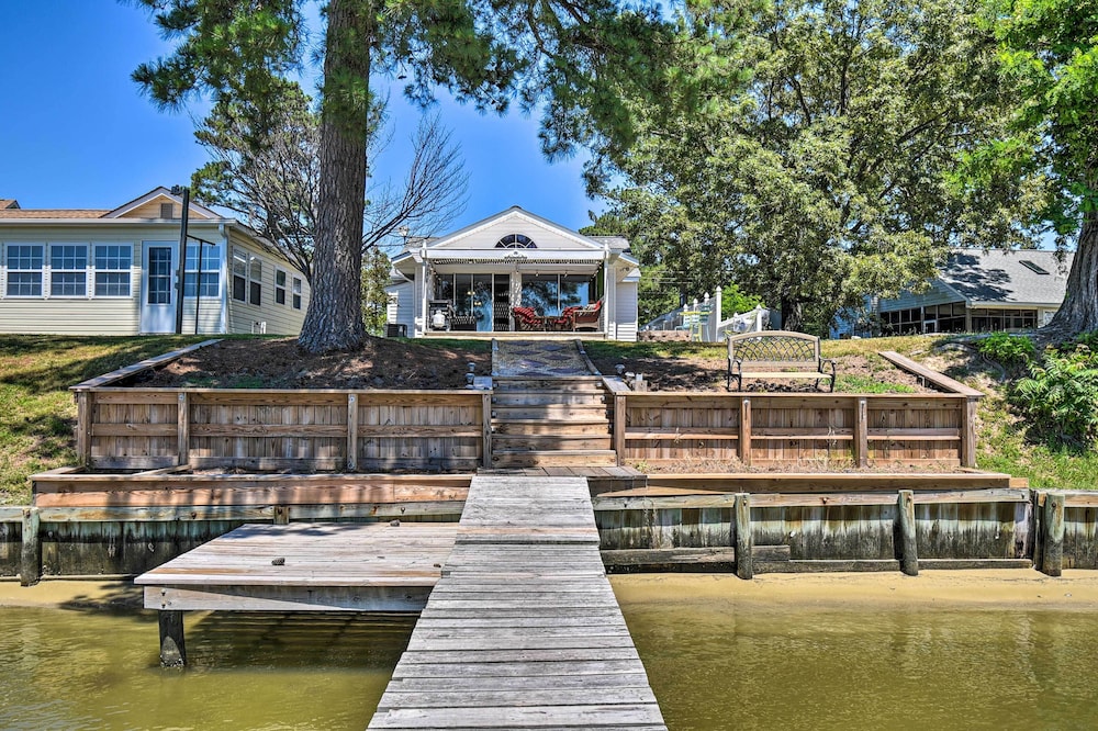 Riverfront Cottage: Fire Pit & Kayaks - Deltaville, VA