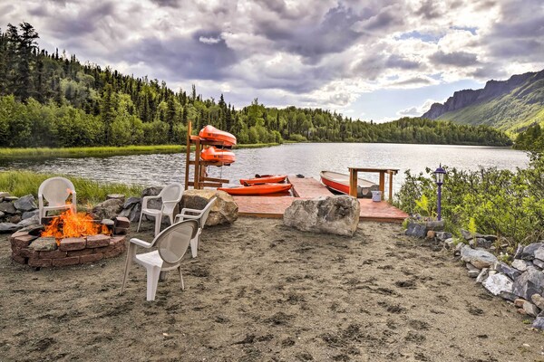 'Lodge 88' - Steps To Weiner Lake W/ Dock & Boat! - Glacier View, AK