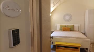 Quarto Exclusivo, 1 cama queen-size | Edredões de penas, camas de colchão viscoelástico, Wi-fi grátis