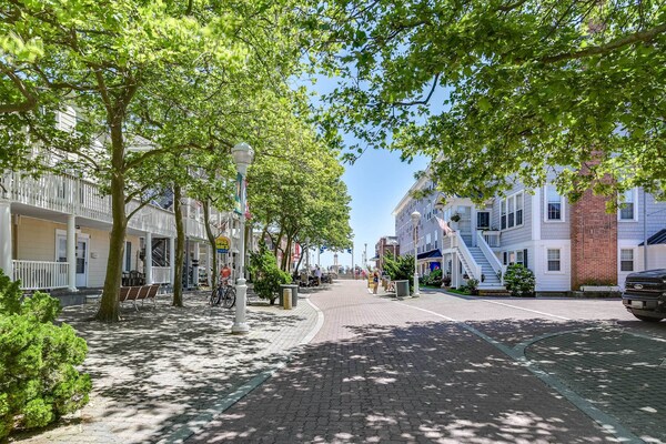 Walk To Shore! Family Condo W/ Pool In Ocean City - Area 51, Ocean City