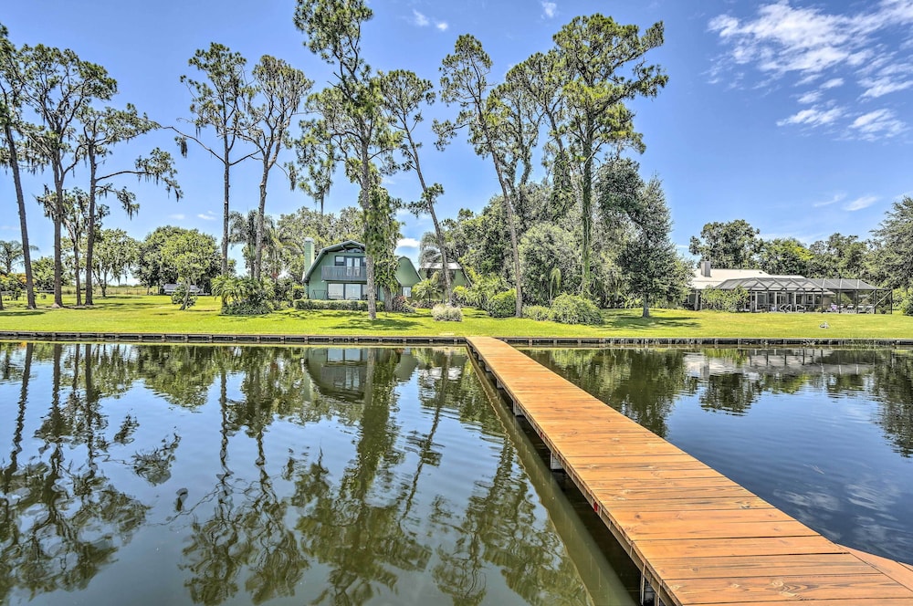 Lakefront Home W/ Game Room, Kayaks, & Fire Pit - Lake Placid, FL