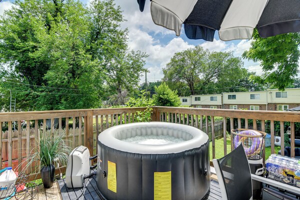 Outdoor Pool: Family Retreat - 6 Mi To Dtwn! - Dundalk, MD