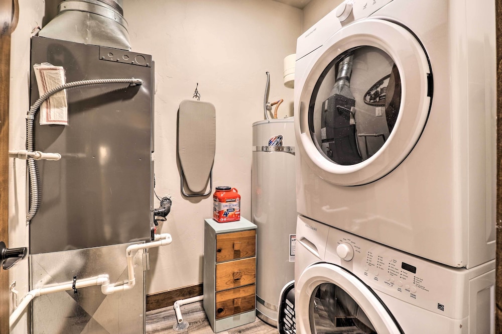 Cozy Columbia Falls Condo W/ Private Balcony! - Columbia Falls, MT