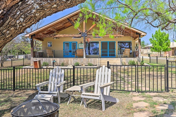 Charming Burnet Cottage W/ Lake View + Porch! - Lake Buchanan, TX
