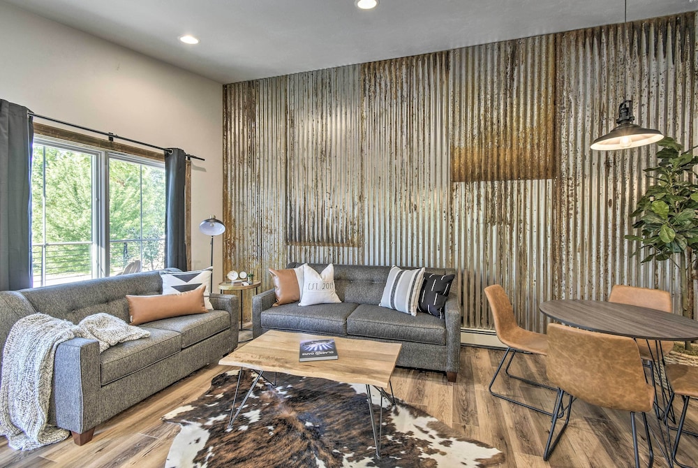 Elkhart Lake Townhome, Mins To Road America! - Elkhart Lake, WI