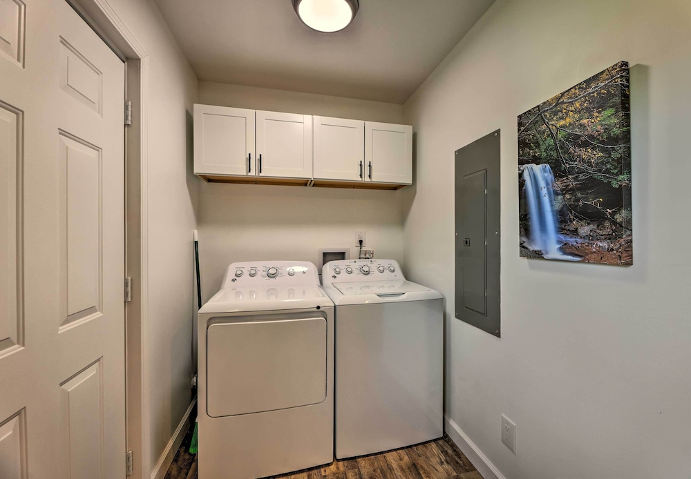 Pet-friendly Digs W/ Fire Pit & Large Yard! - Fayetteville