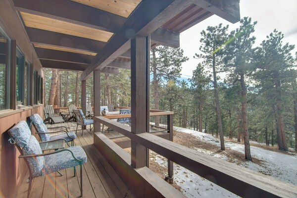 Chic Boulder Mountain Home W/ Hot Tub + Views - Boulder, CO