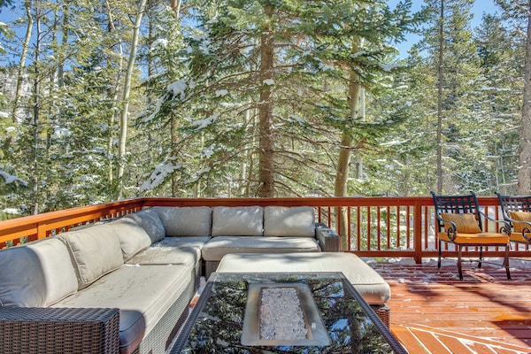Idaho Springs Cabin W/ Hot Tub On Half Acre! - Idaho Springs, CO